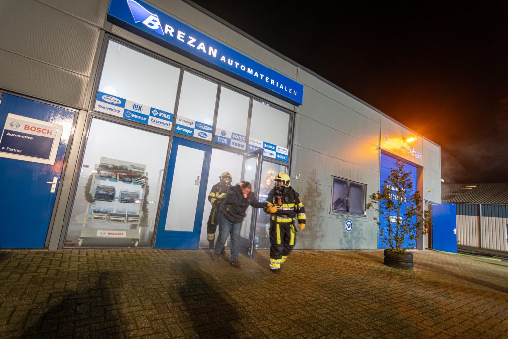 Brandweer oefening zet Brezan en CarCleaning vol rook