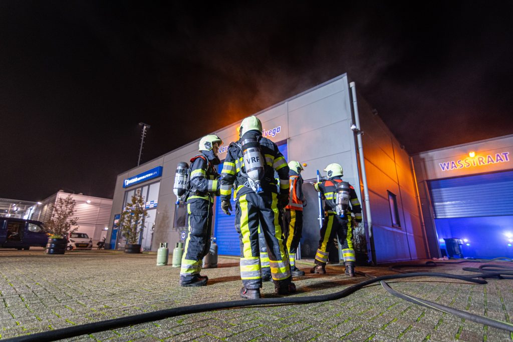Brandweer oefening zet Brezan en CarCleaning vol rook