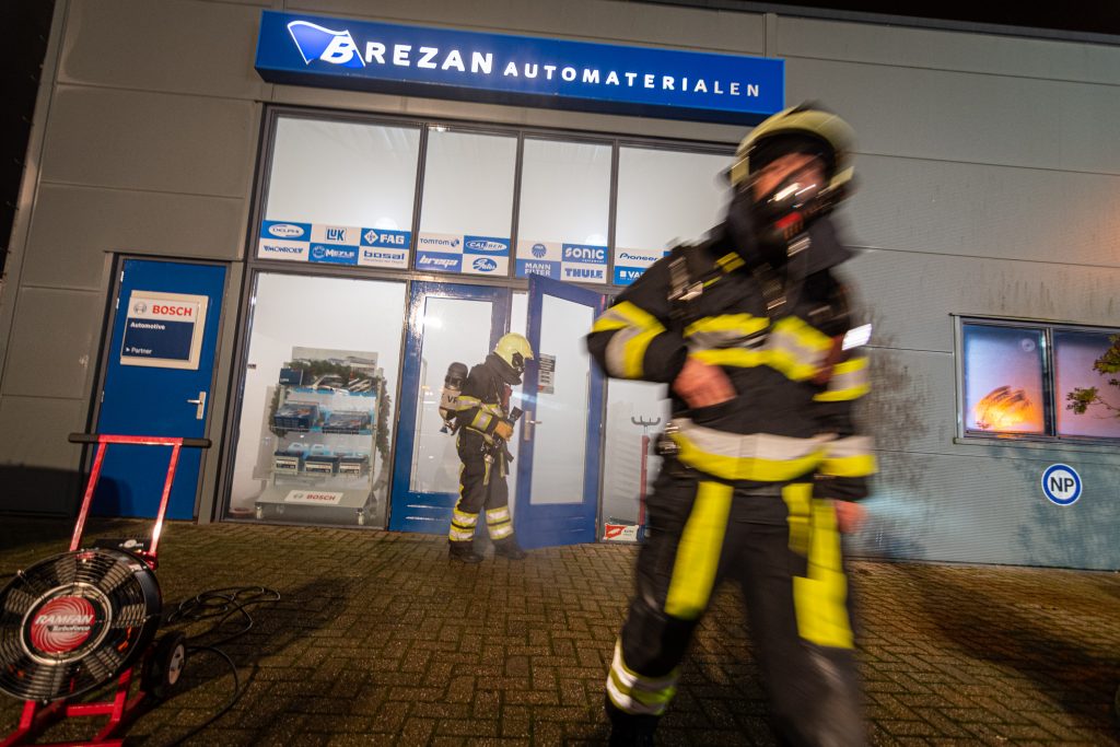 Brandweer oefening zet Brezan en CarCleaning vol rook